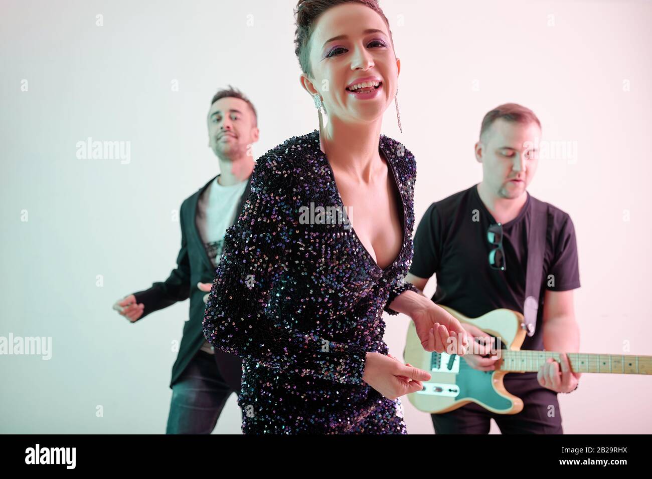 Snapping fingers hi-res stock photography and images - Alamy