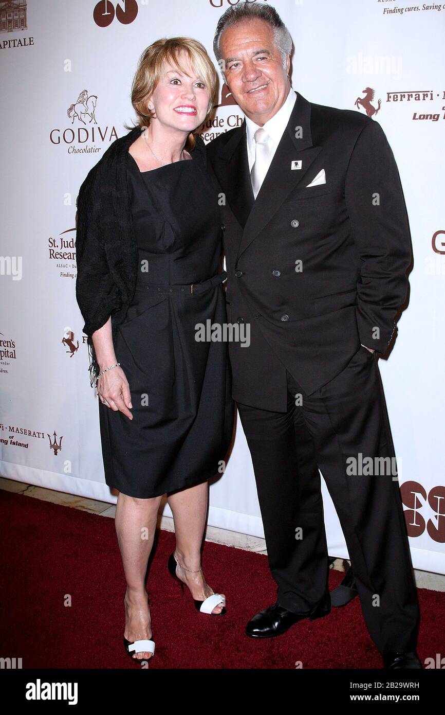 New York, NY, USA. 28 May, 2009. Carol Rowland, Tony Sirico at the ...