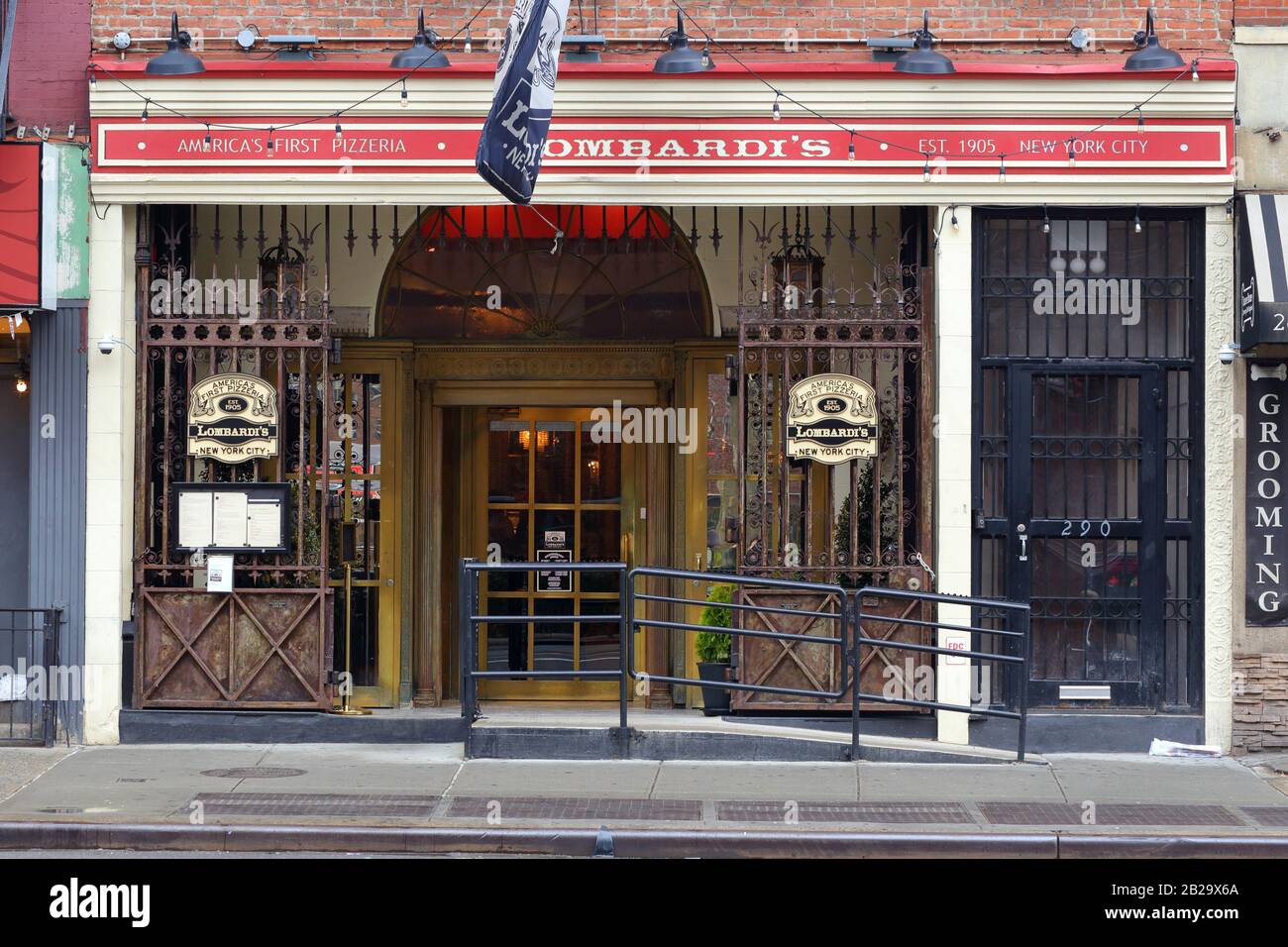Lombardi's, 290 8th Ave, New York. NYC storefront photo of a wood fired ...