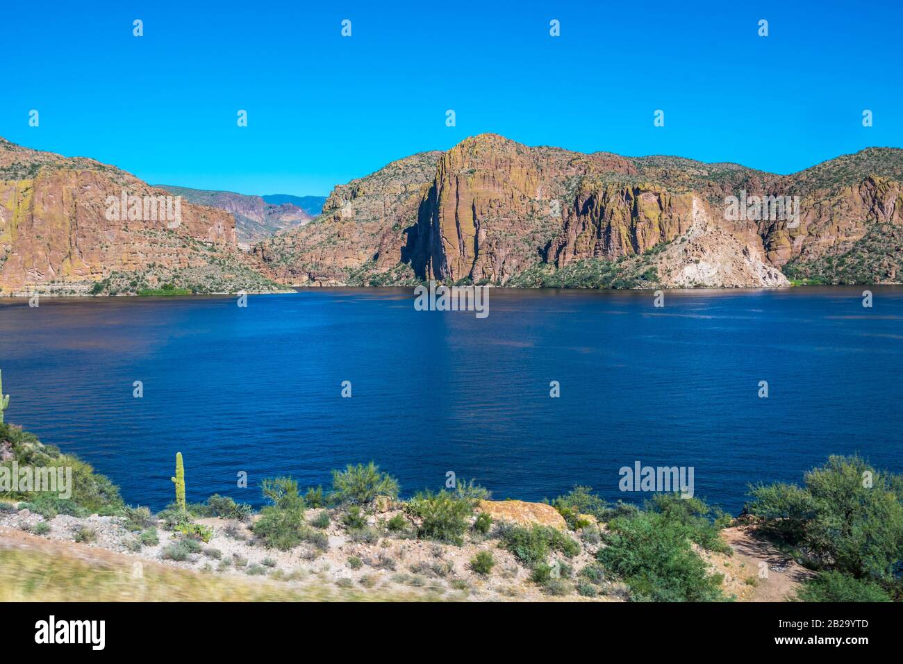 A gorgeous view of the natural landscape in Apache Junction, Arizona ...