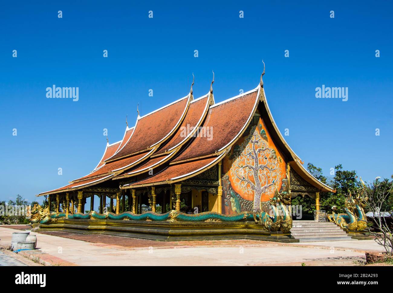 Sirindhorn Wararam Phu Prao Temple (Wat Phu Prao Stock Photo - Alamy