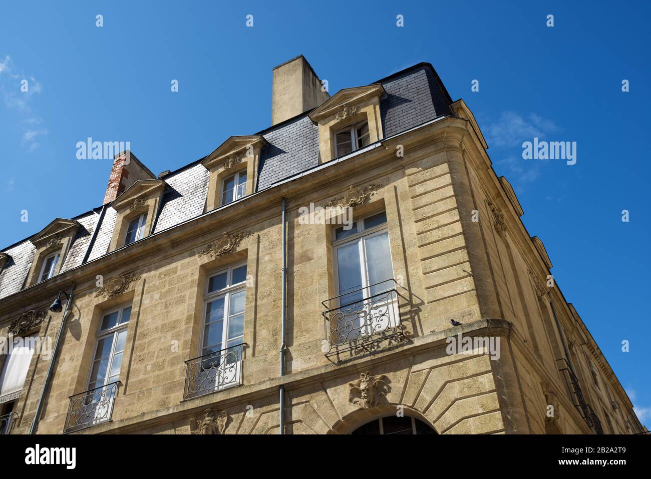House facade detail old bordeaux hi-res stock photography and images ...