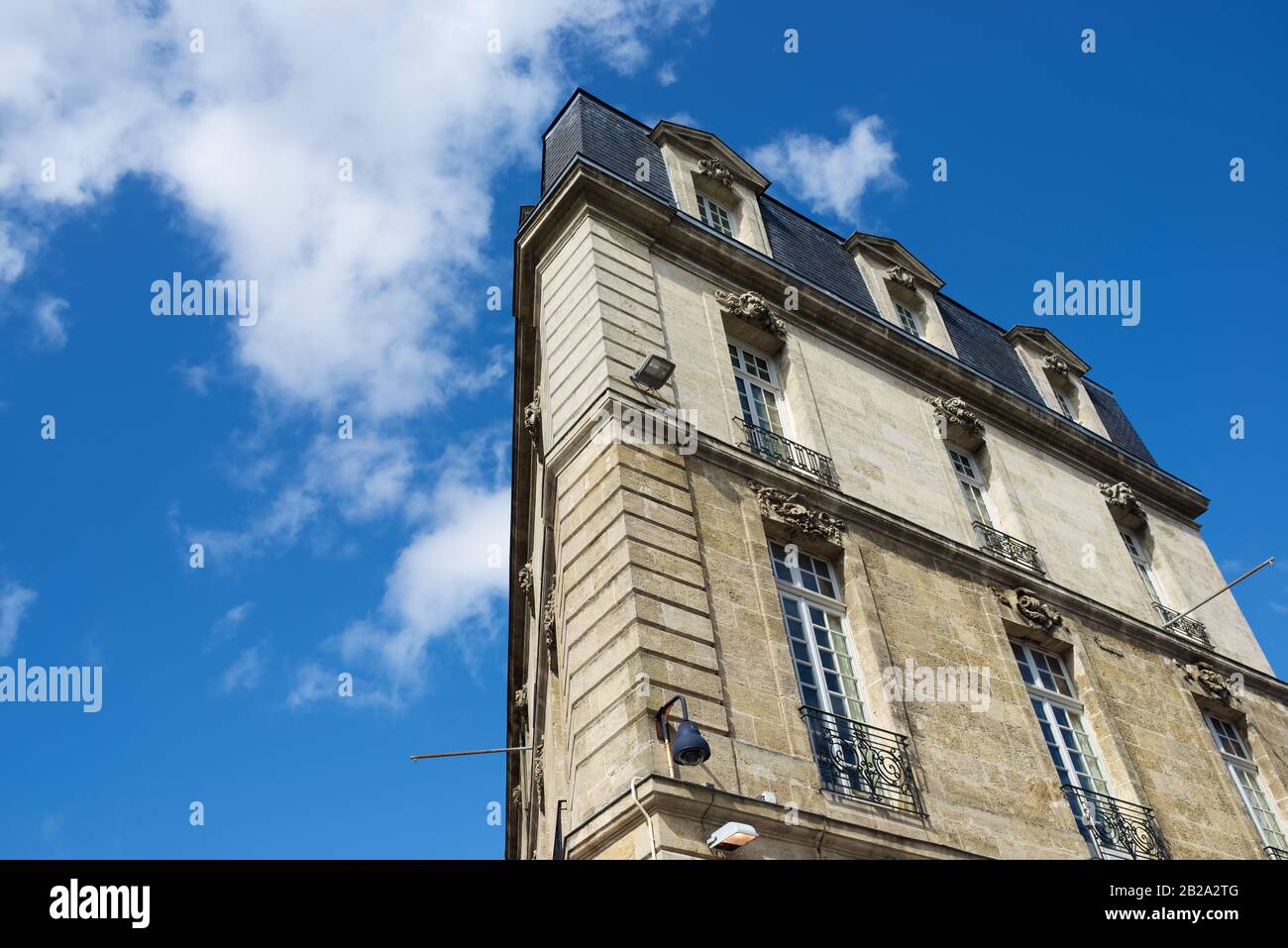 House facade detail old bordeaux hi-res stock photography and images ...