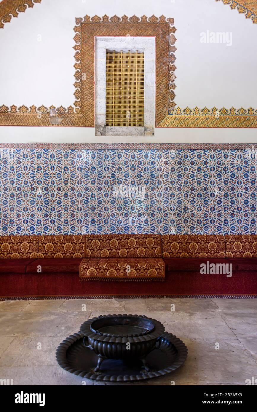 Ornate ceramic wall tiles inside the Topkapi Palace Museum, Istanbul ...
