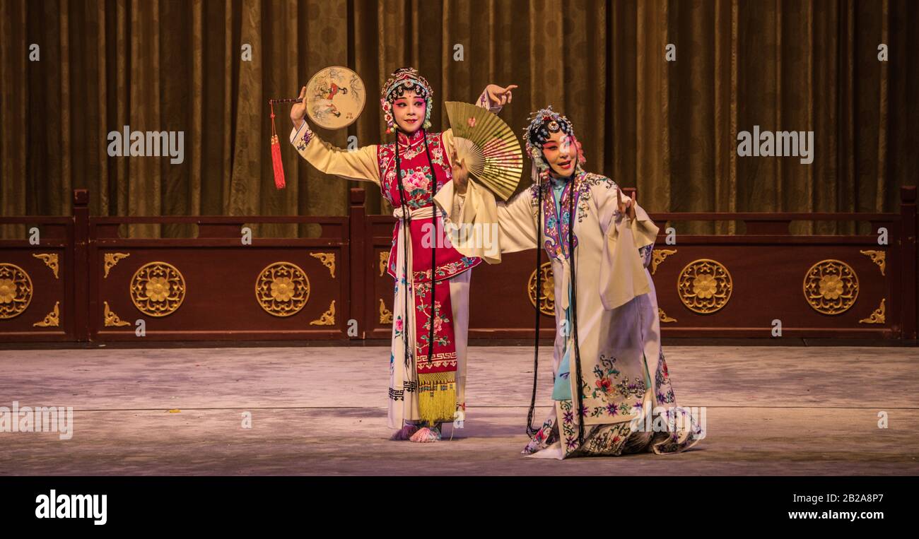 Traditional chinese opera hi-res stock photography and images - Alamy
