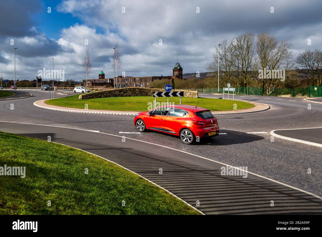 Two lane roundabout hi-res stock photography and images - Alamy