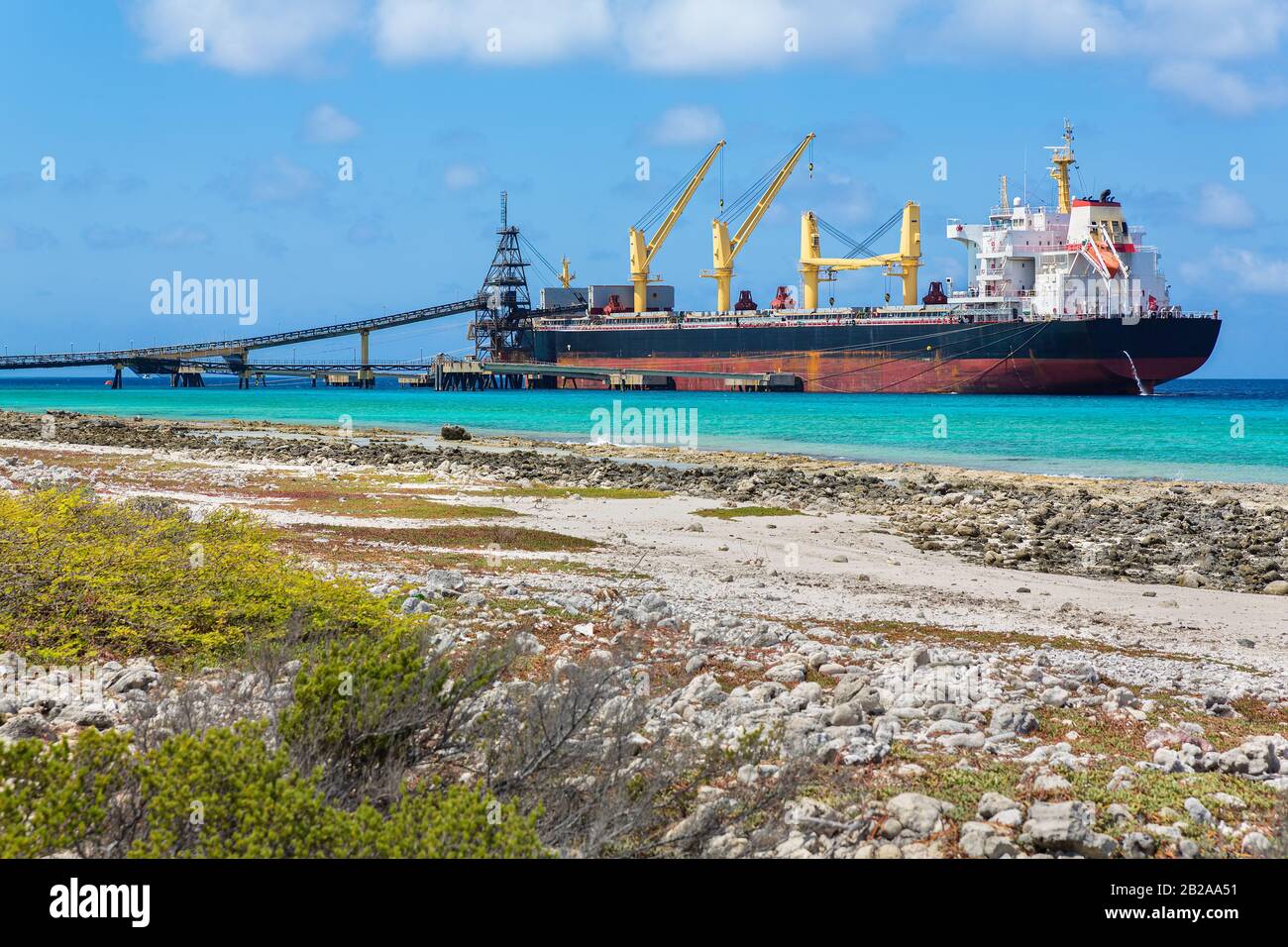 Ship loading conveyor belt hi-res stock photography and images - Alamy