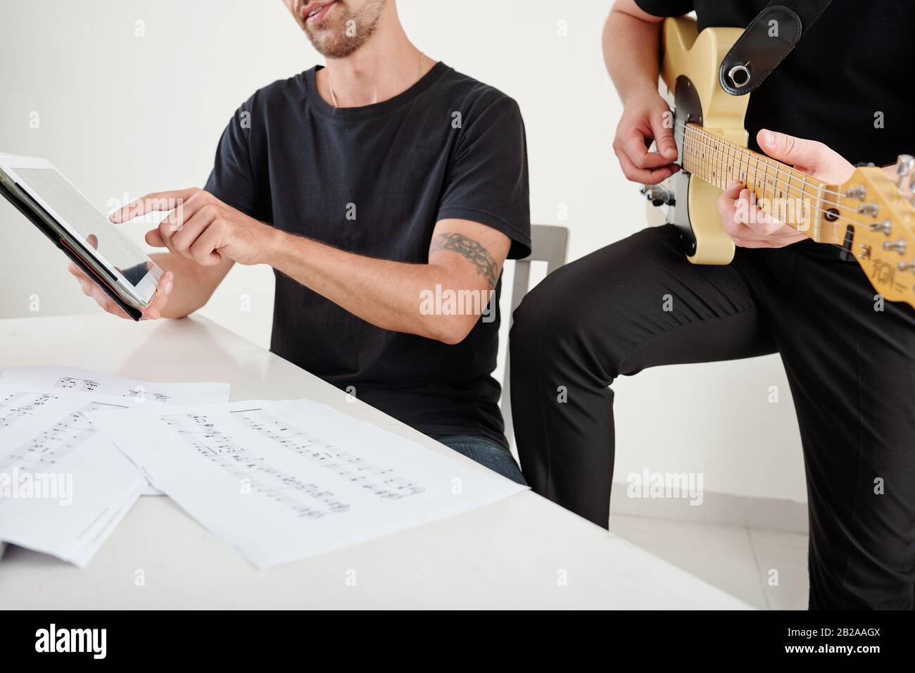 Working writer hi-res stock photography and images - Alamy
