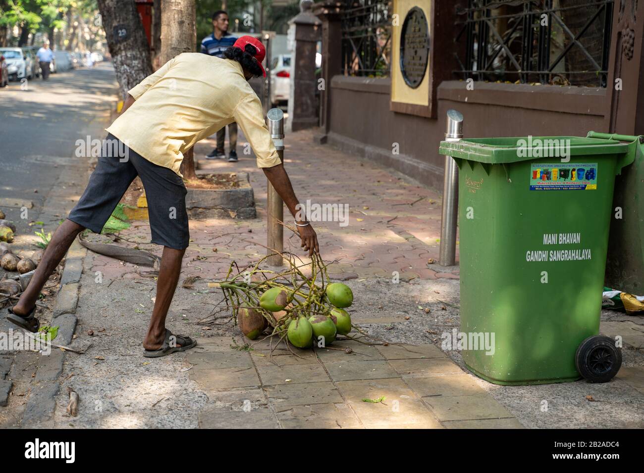 Indian man climbing coconut tree hi-res stock photography and images ...