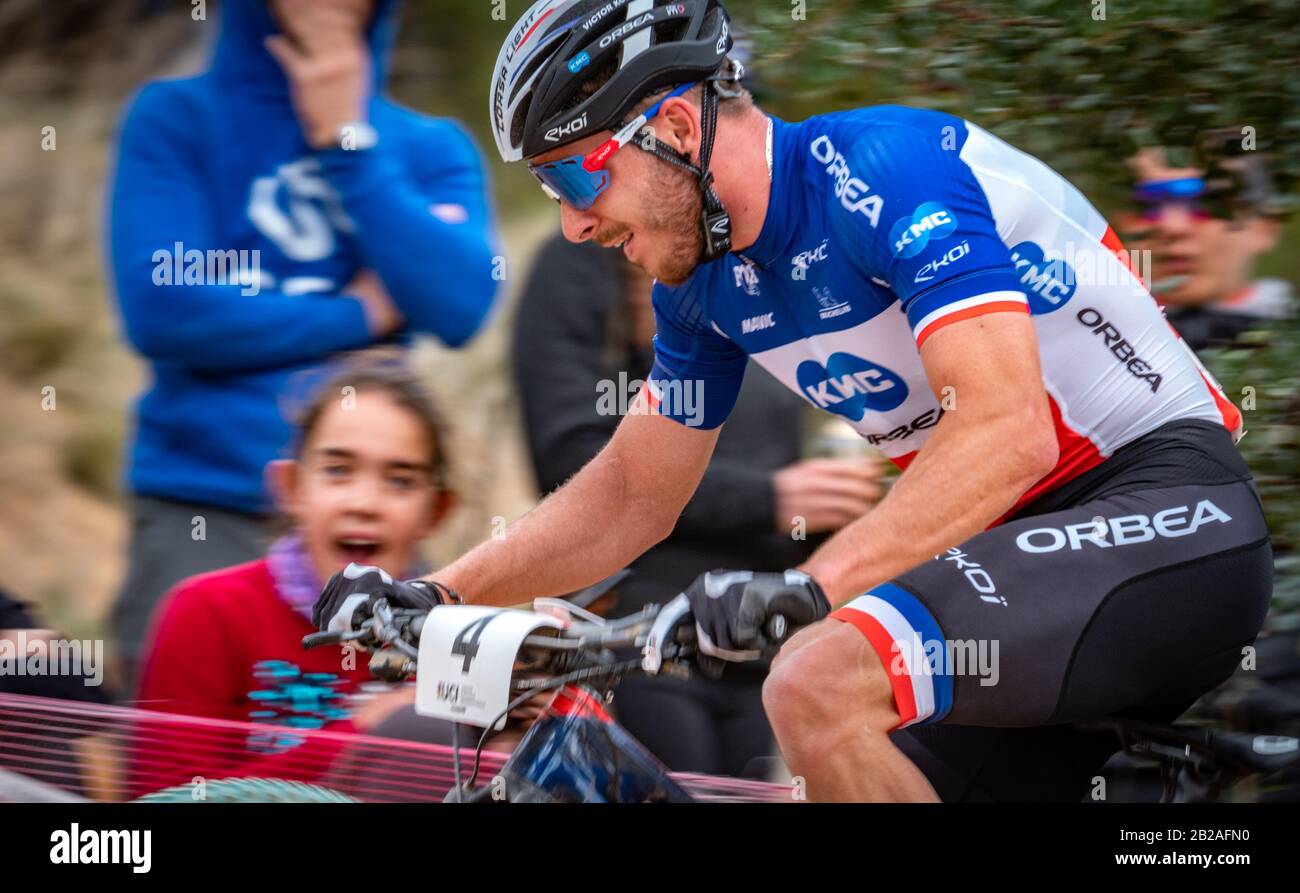 Victor Koretzky participates in MTB championship with crowd cheering ...