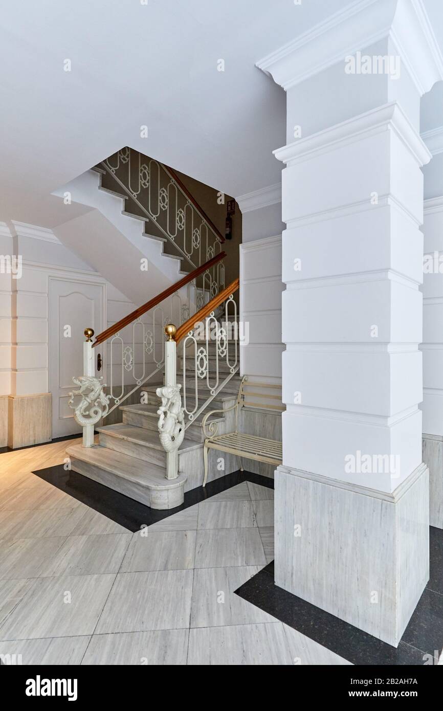 Entrance stairs hi-res stock photography and images - Alamy