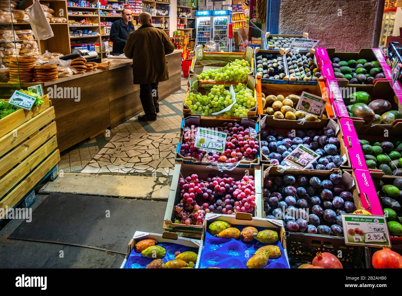 French food market bordeaux hi-res stock photography and images - Alamy