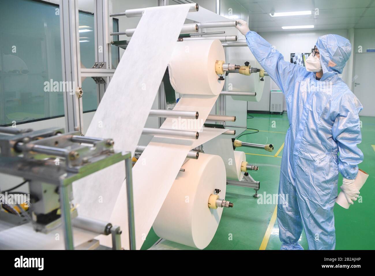 N95 mask production hi-res stock photography and images - Alamy