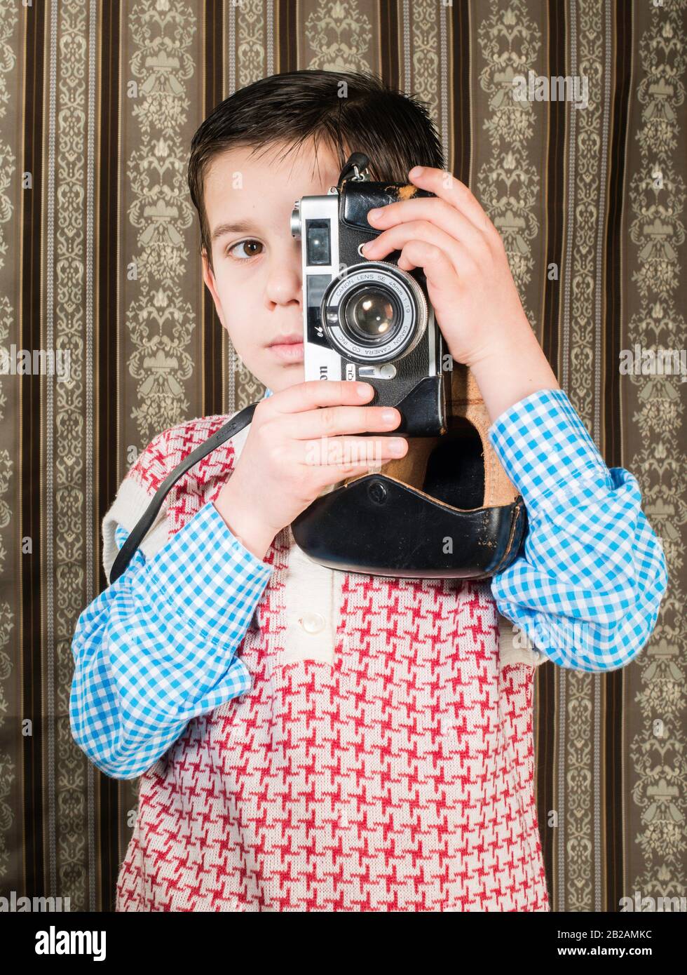 Boy vintage camera vintage clothes hi-res stock photography and images ...