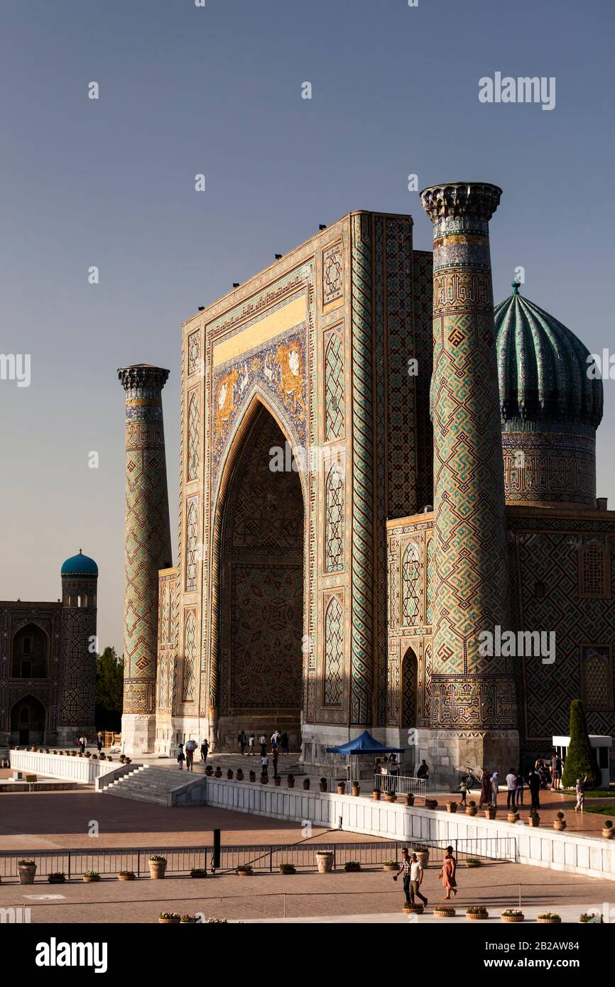 Sher-Dor Madrasa, Registan Square, Samarkand, Uzbekistan, Central Asia ...