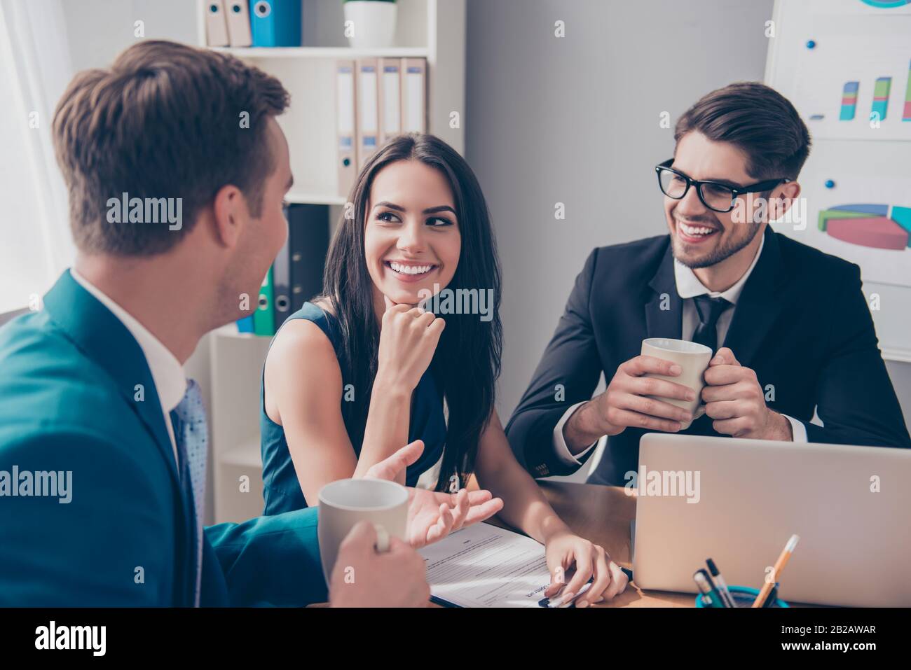 Office workers drink tea and coffee hi-res stock photography and images ...