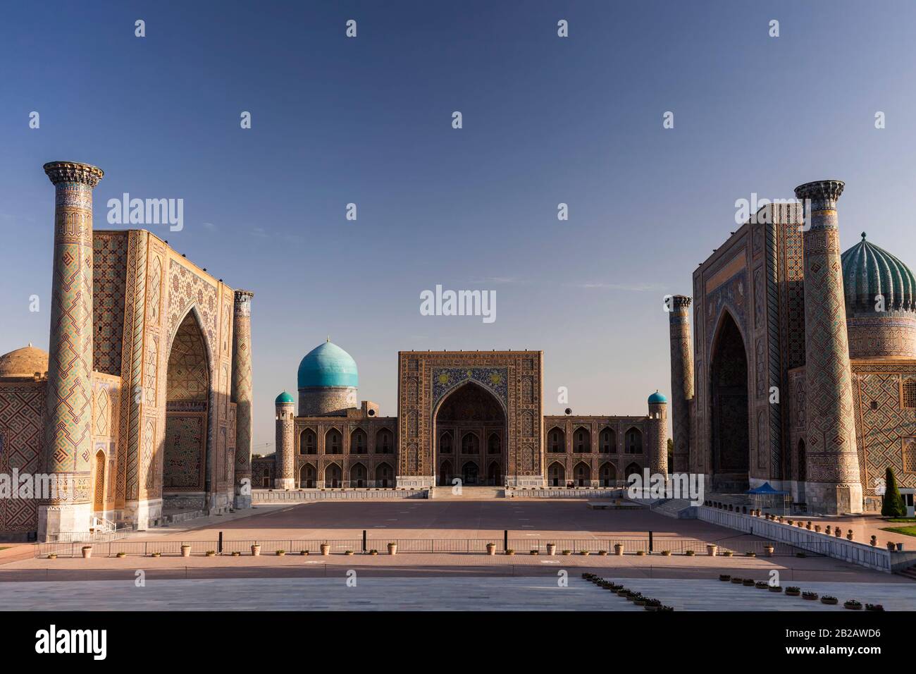 Asian central square hi-res stock photography and images - Alamy