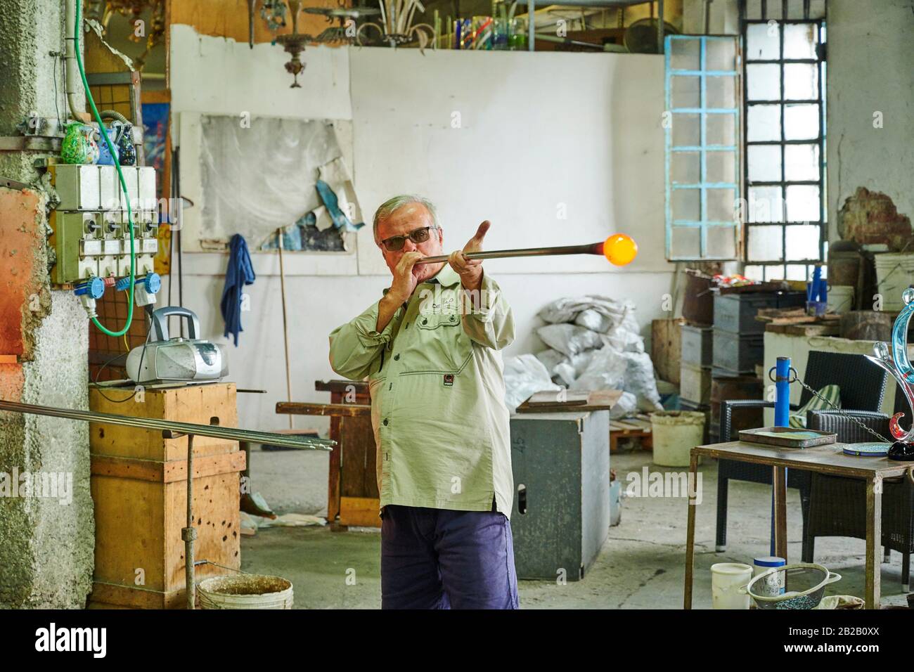 Murano glass blowing hi-res stock photography and images - Alamy