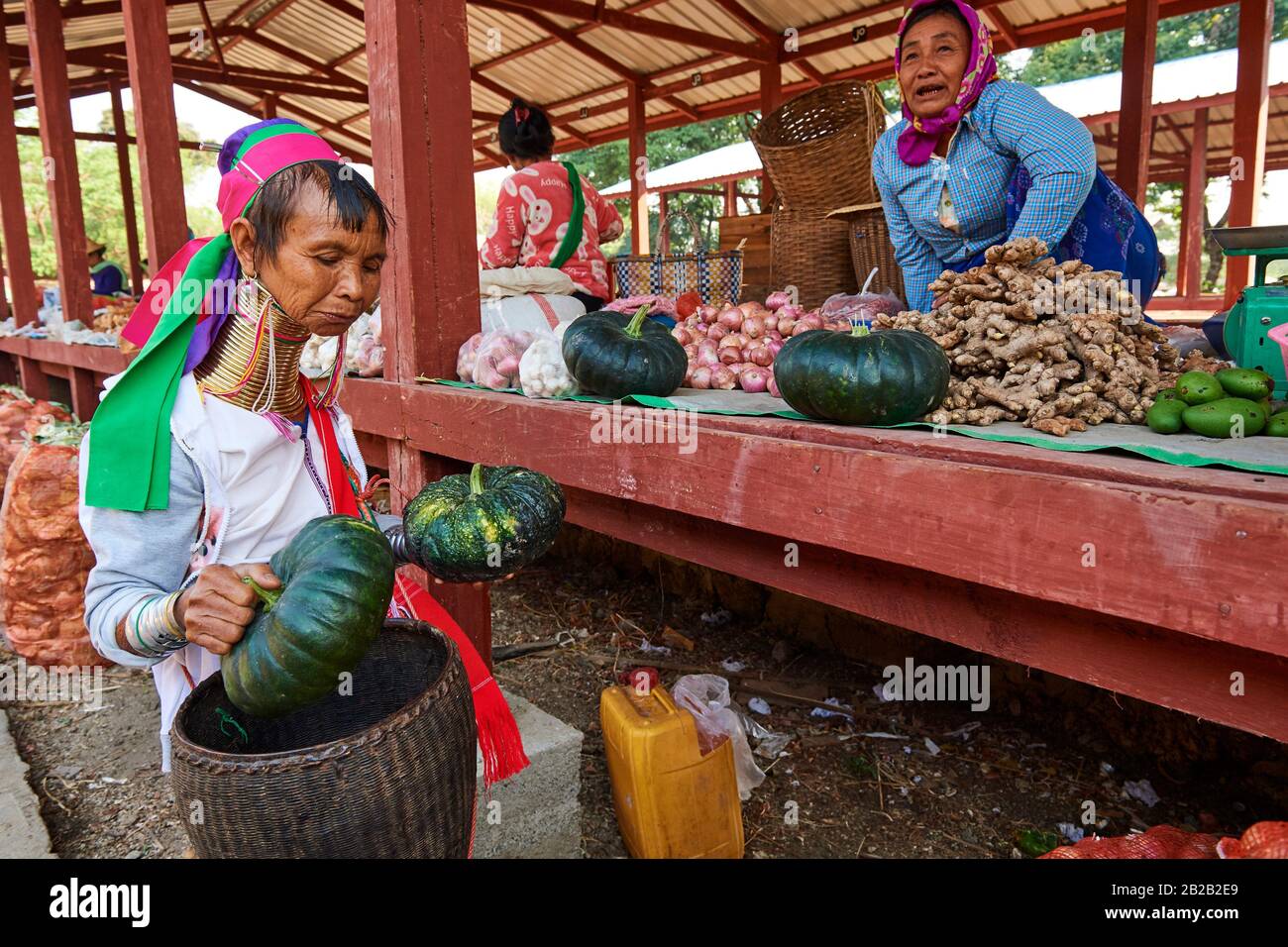 Karen tribe historic hi-res stock photography and images - Alamy
