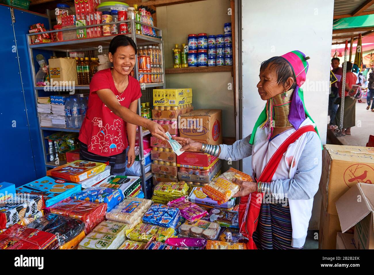 Traditional thai dress costume hi-res stock photography and images - Alamy