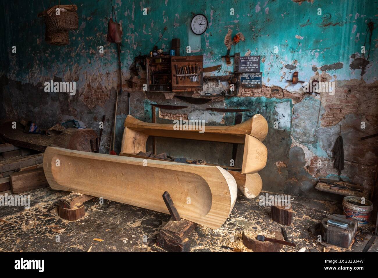 Coffin maker hi-res stock photography and images - Alamy