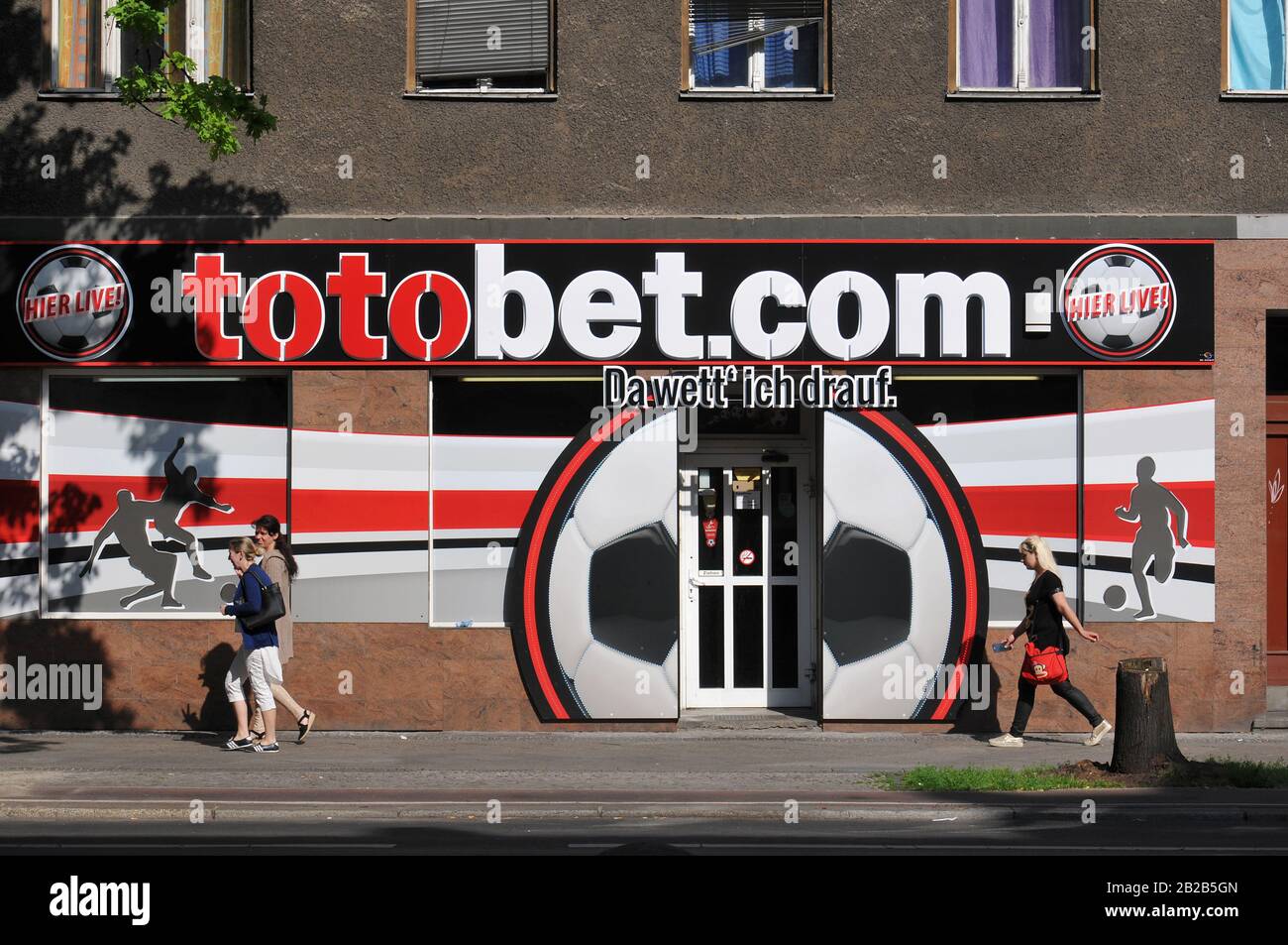 Sportwettbuero hi-res stock photography and images - Alamy