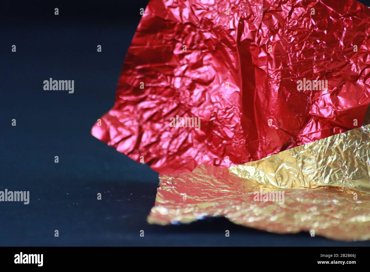 Red and gold aluminium foil Stock Photo - Alamy