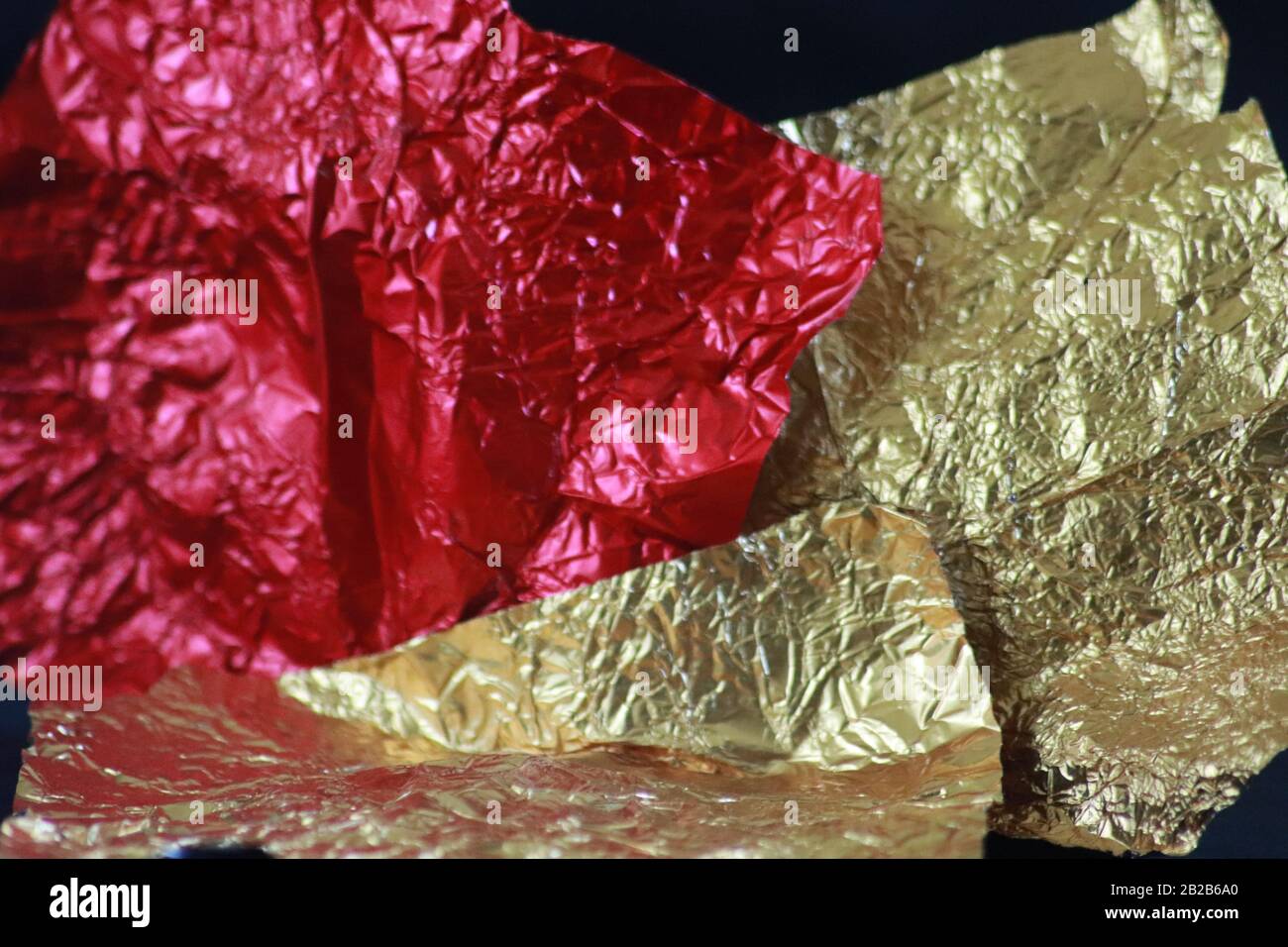 Red and gold aluminium foil Stock Photo - Alamy