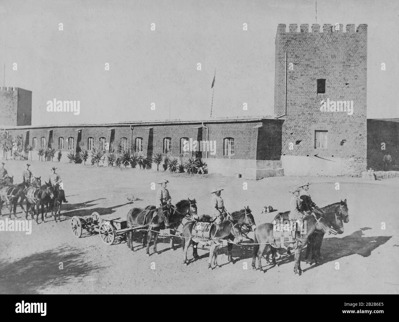 Maxim gun hi-res stock photography and images - Alamy