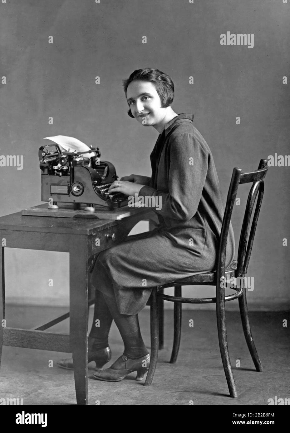 1920s office woman Black and White Stock Photos & Images - Alamy