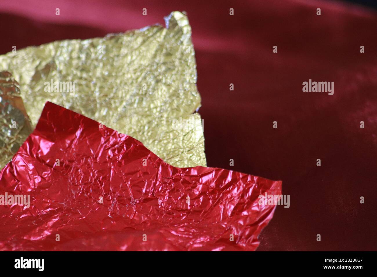Red and gold aluminium foil Stock Photo - Alamy
