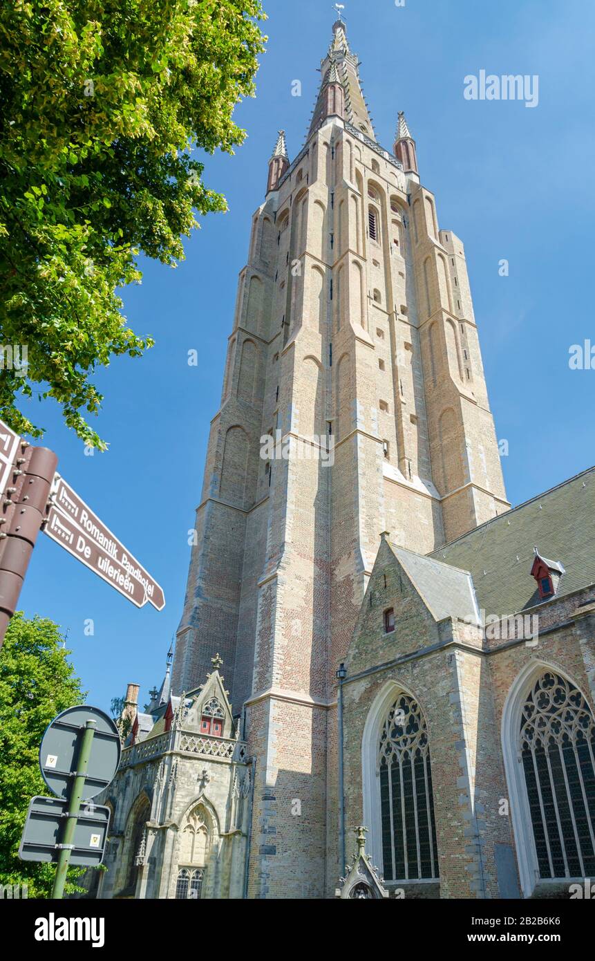 Fifteenth century building hi-res stock photography and images - Alamy