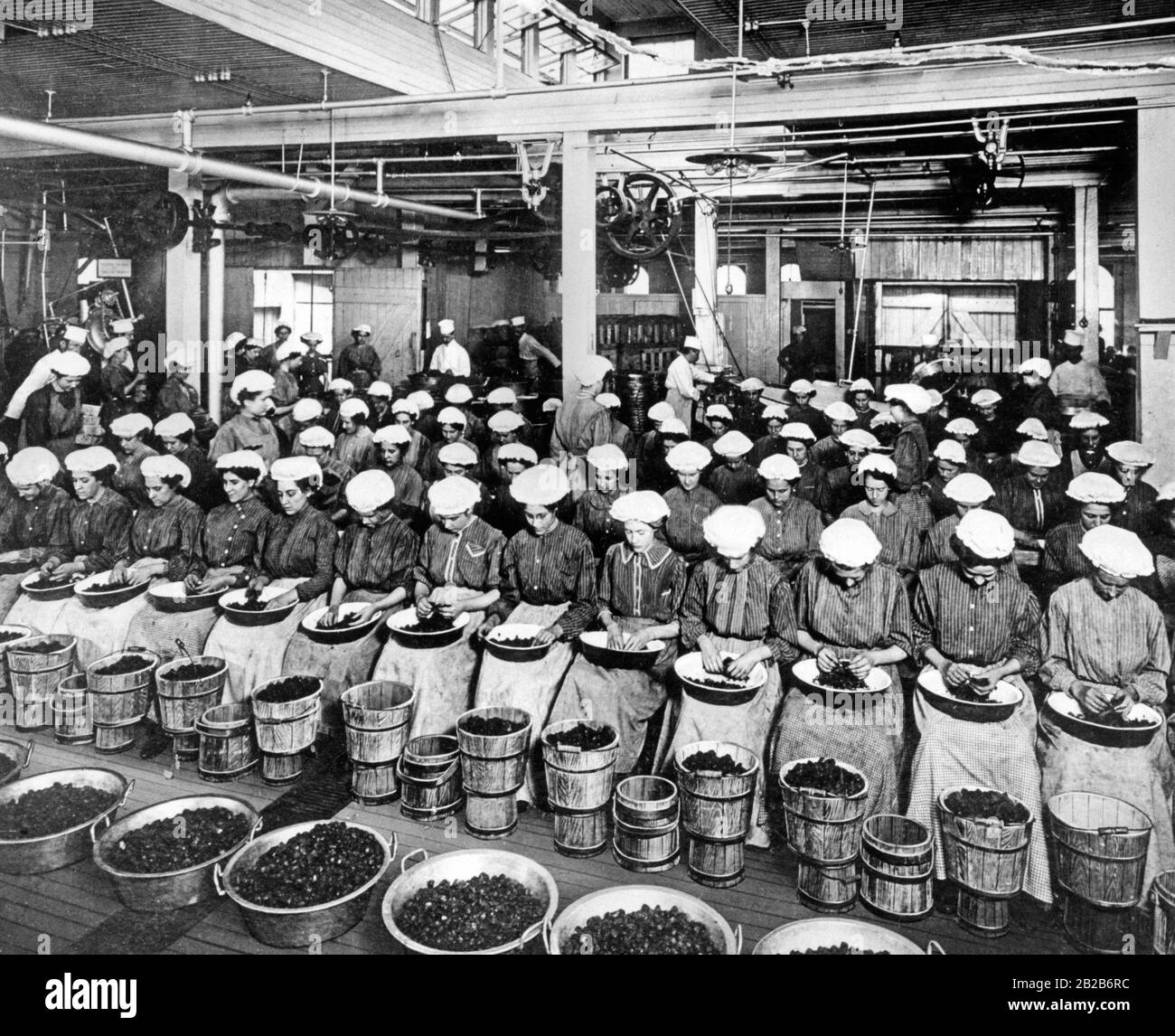 Piecework hi-res stock photography and images - Alamy