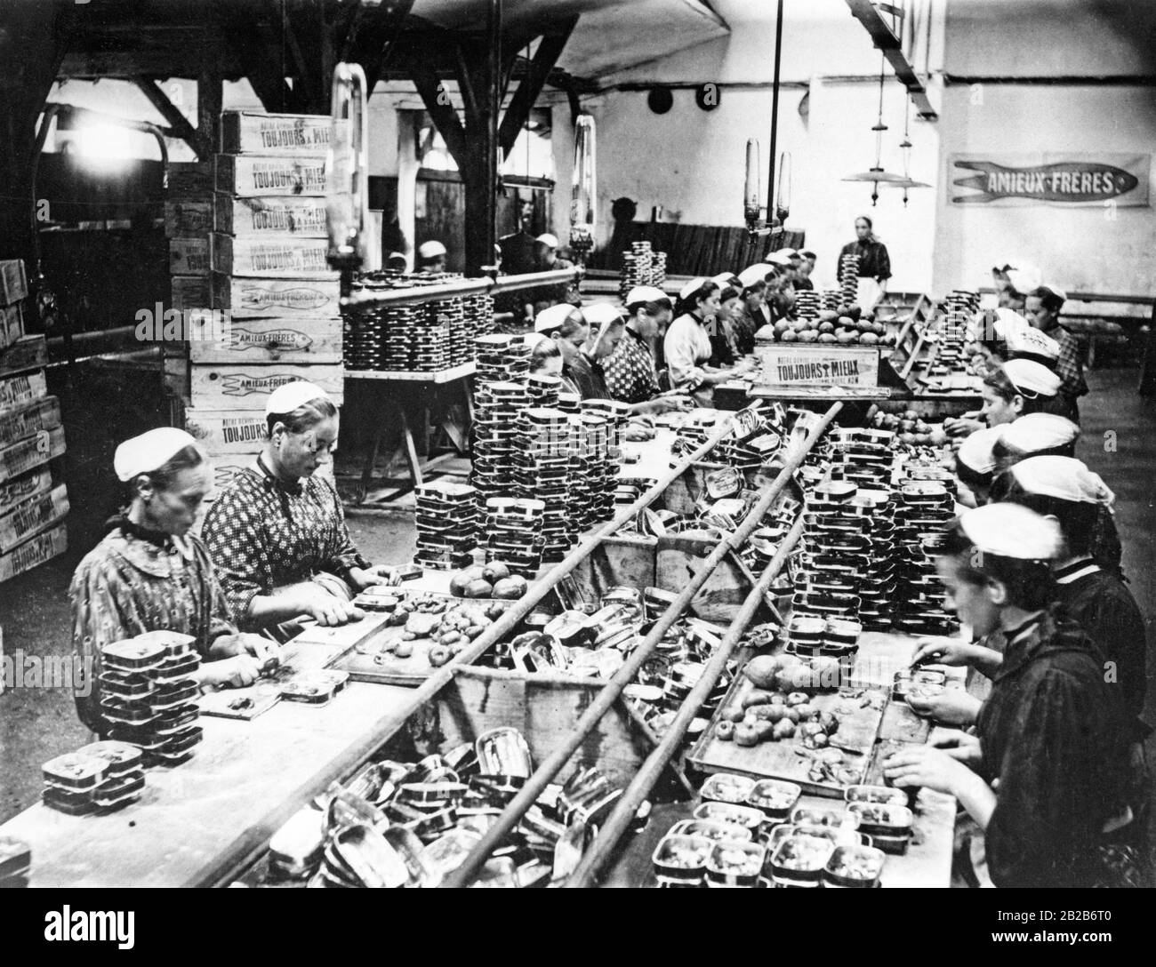 Fish cannery historic Black and White Stock Photos & Images - Alamy