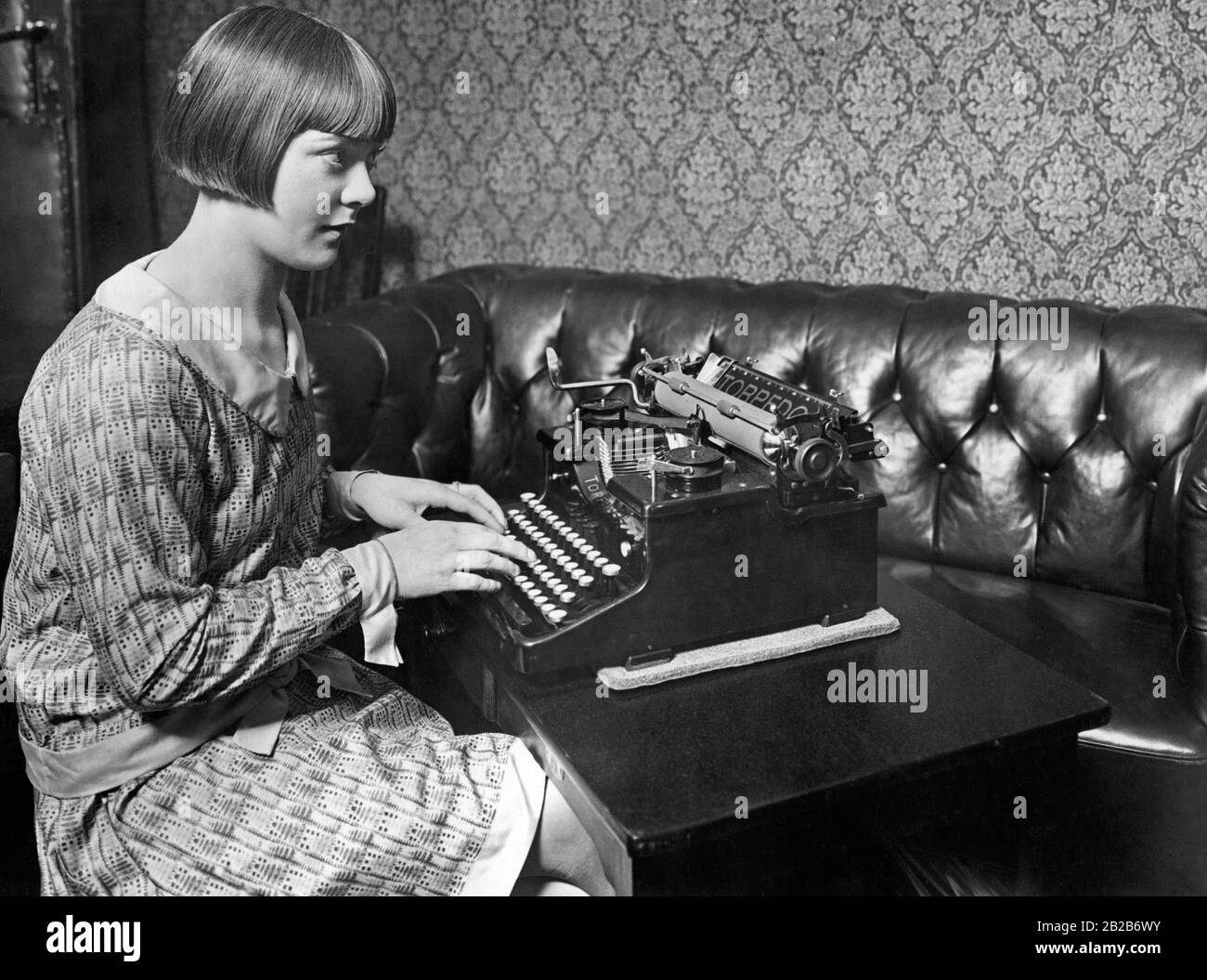 Secretary typewriter hi-res stock photography and images - Alamy