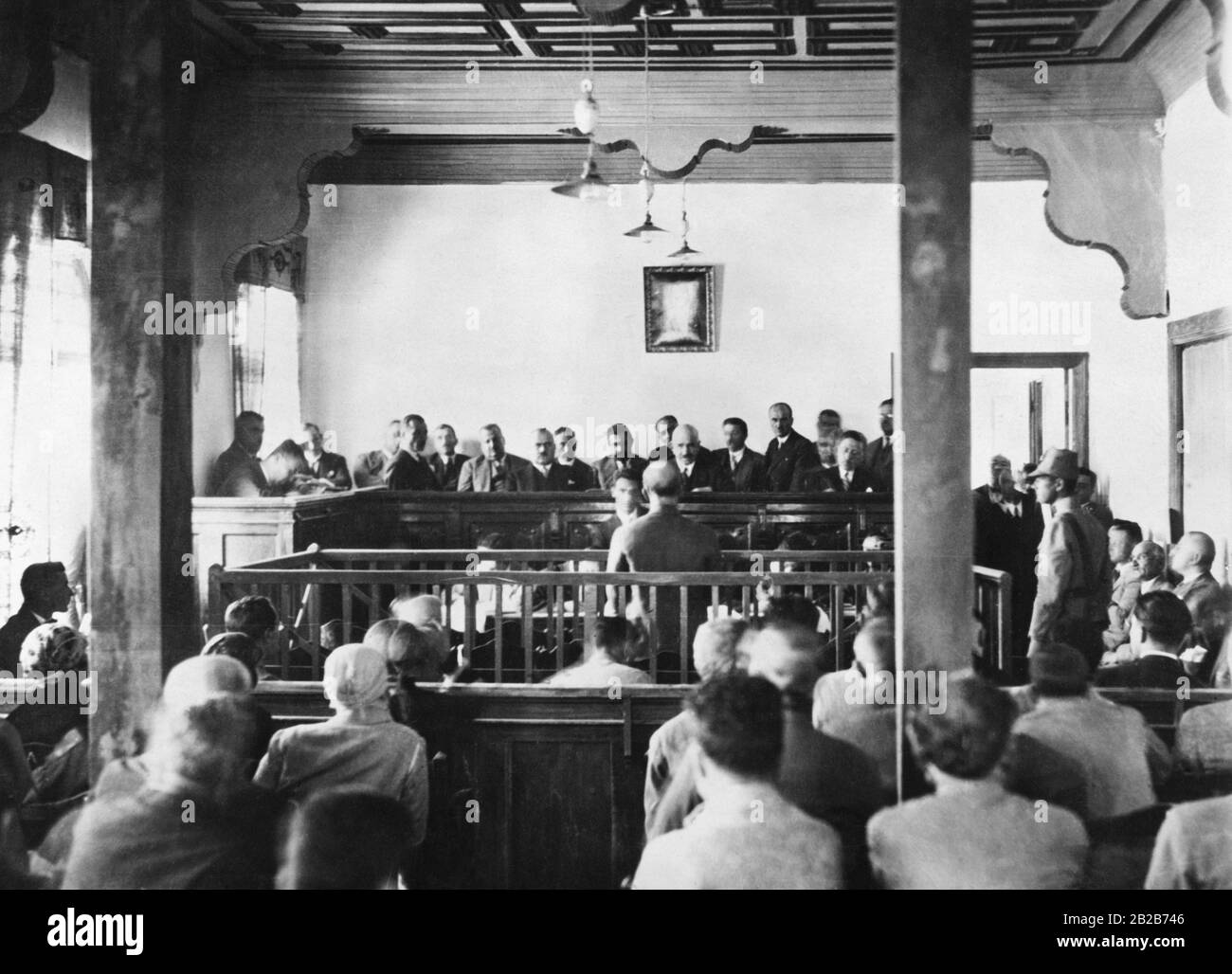Dock courtroom hi-res stock photography and images - Alamy