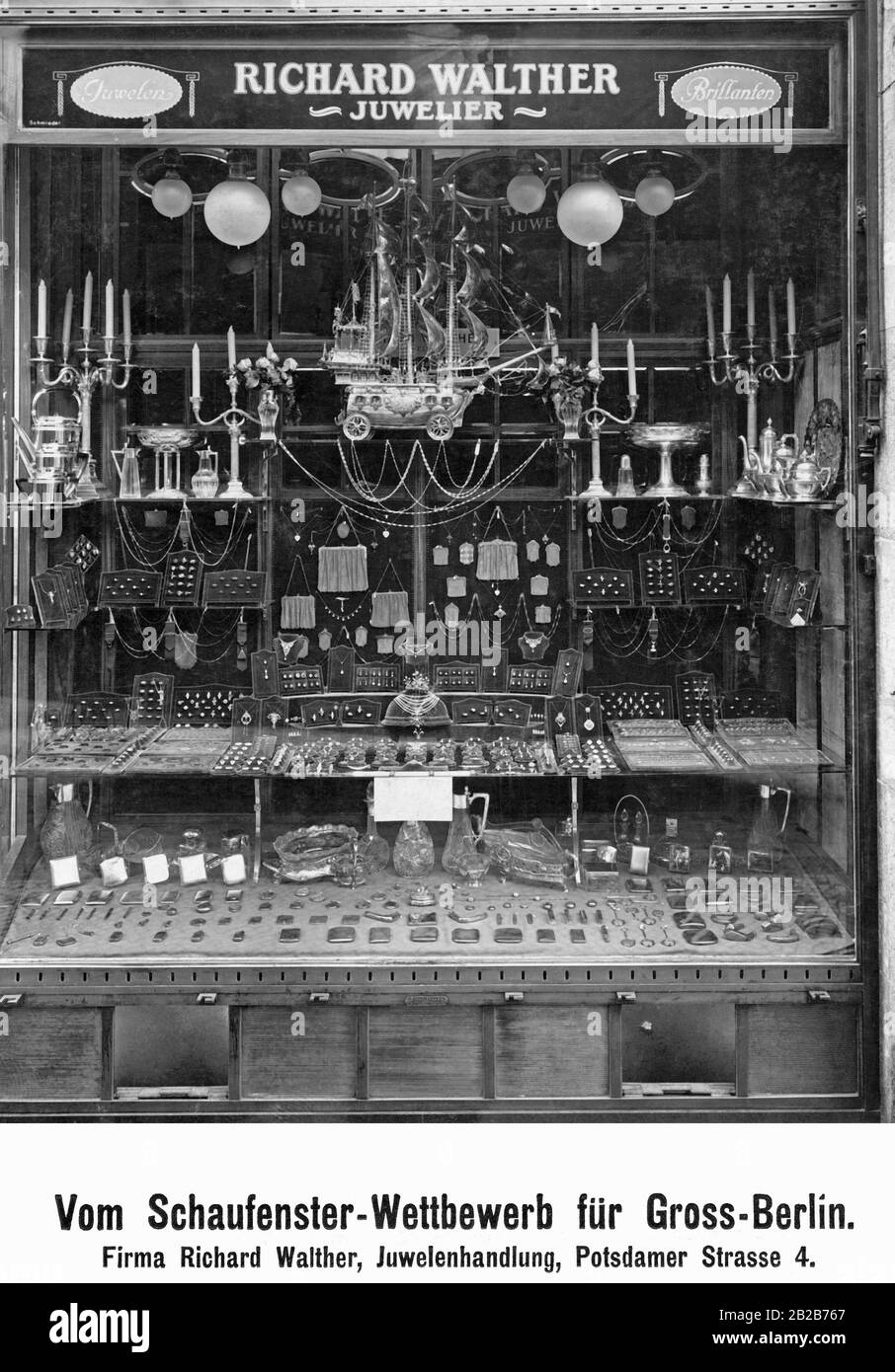 1900s window Black and White Stock Photos & Images - Alamy