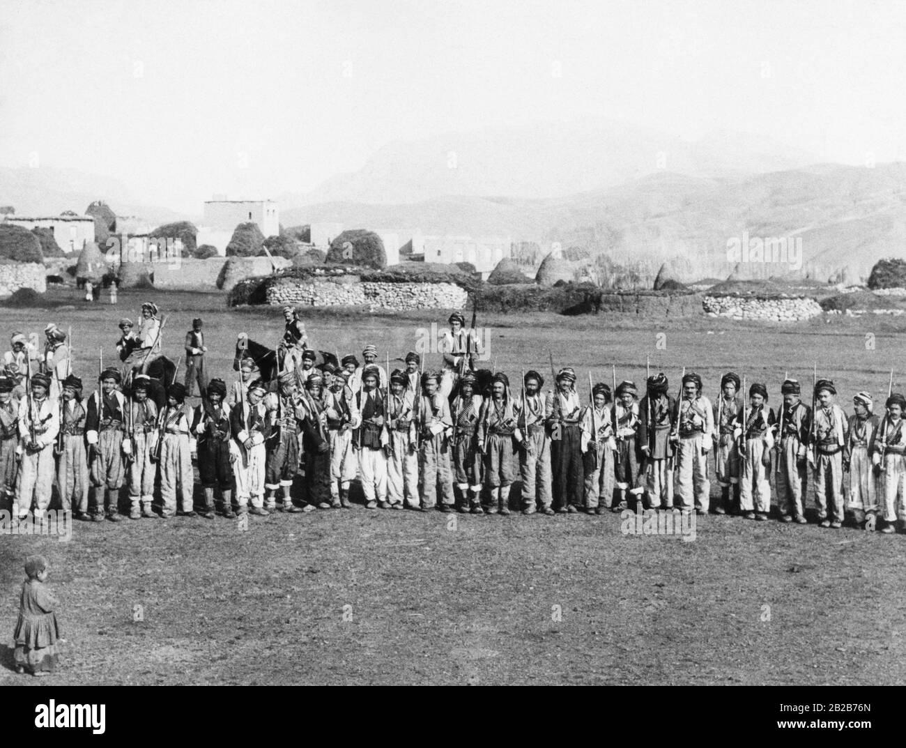 Kurdish pkk fighters Black and White Stock Photos & Images - Alamy