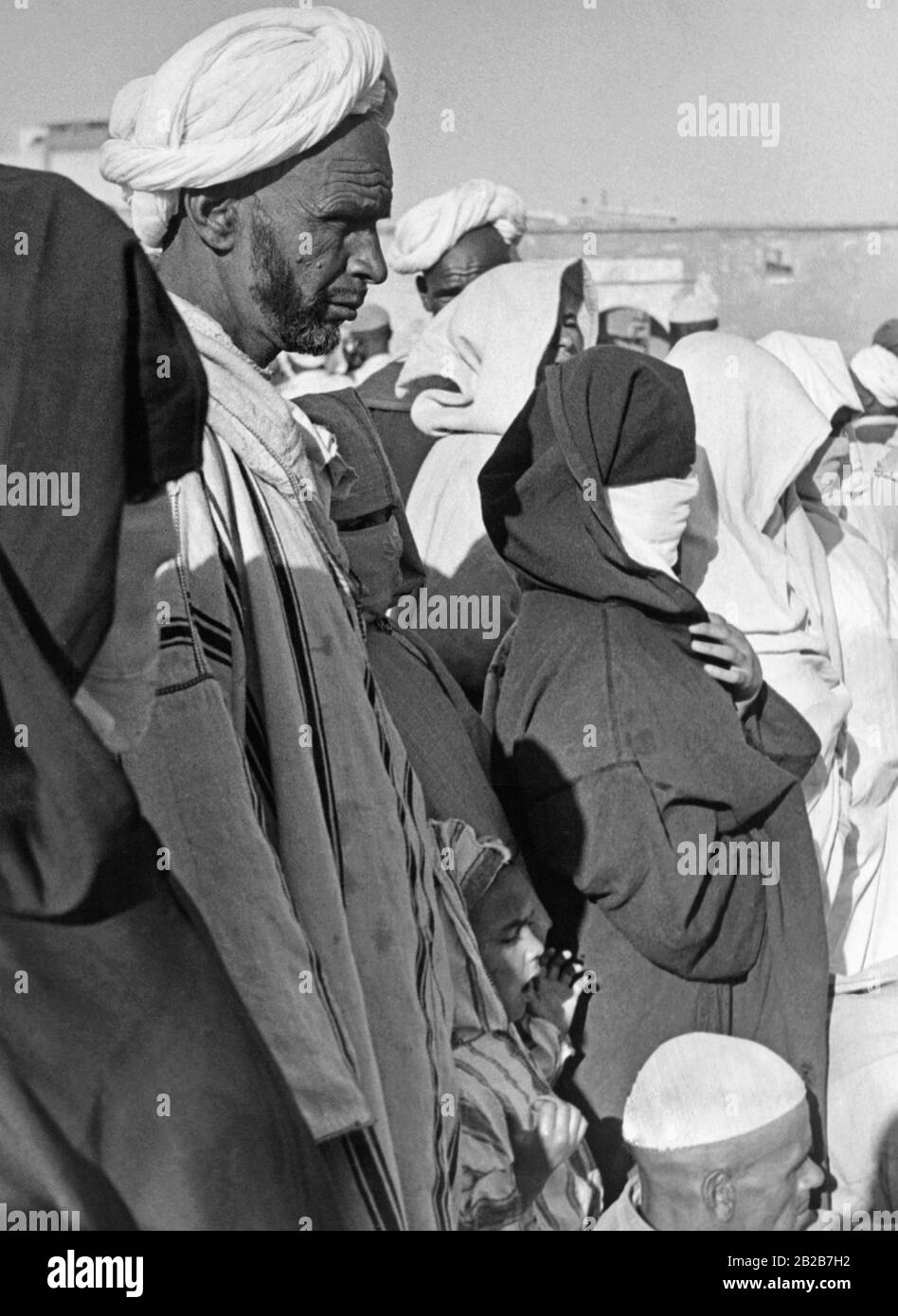 Women man men Black and White Stock Photos & Images - Alamy