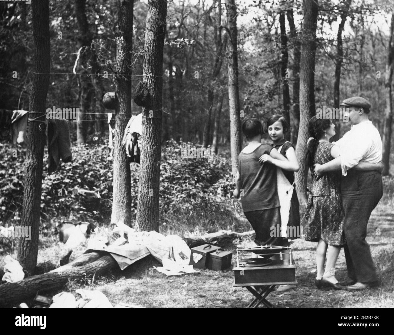 Woman picnic family Black and White Stock Photos & Images - Alamy