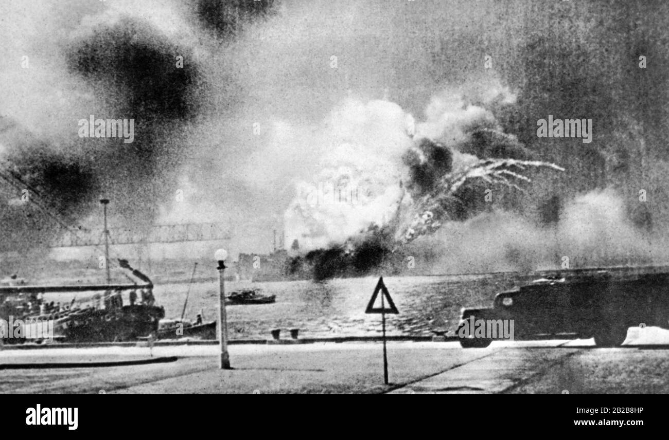 View over the US naval base Pearl Harbor after the Japanese attack on ...