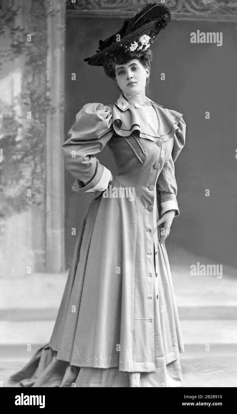 A fashionable travel coat from the year 1905 Stock Photo - Alamy