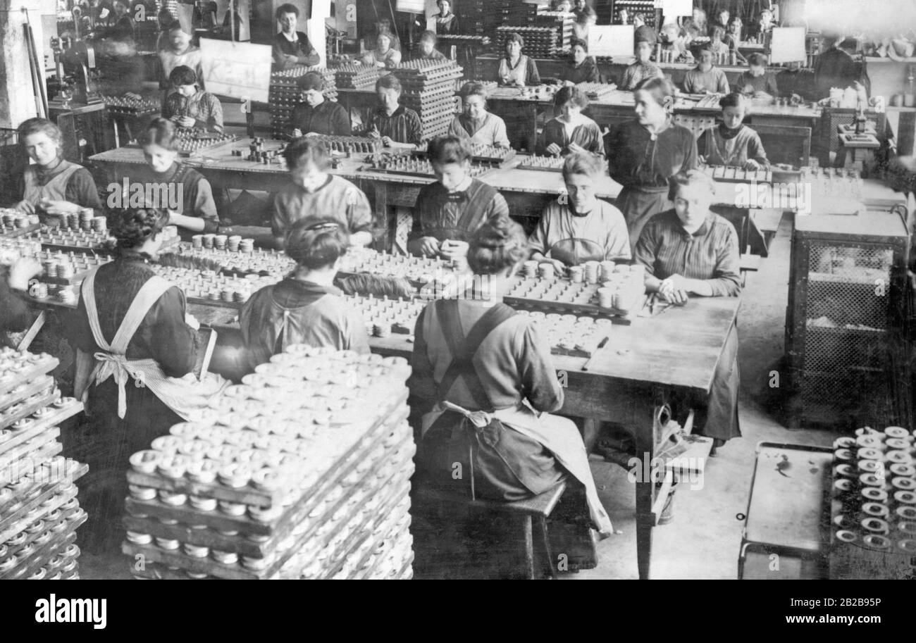 Women at work in a fireworks laboratory. Here, various operations are ...