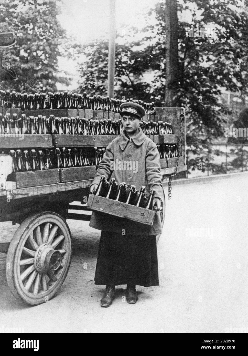 Beer delivery drivers hi-res stock photography and images - Alamy