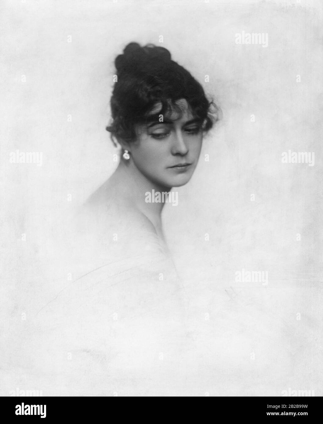 Portrait of a young woman from the year 1916 Stock Photo - Alamy