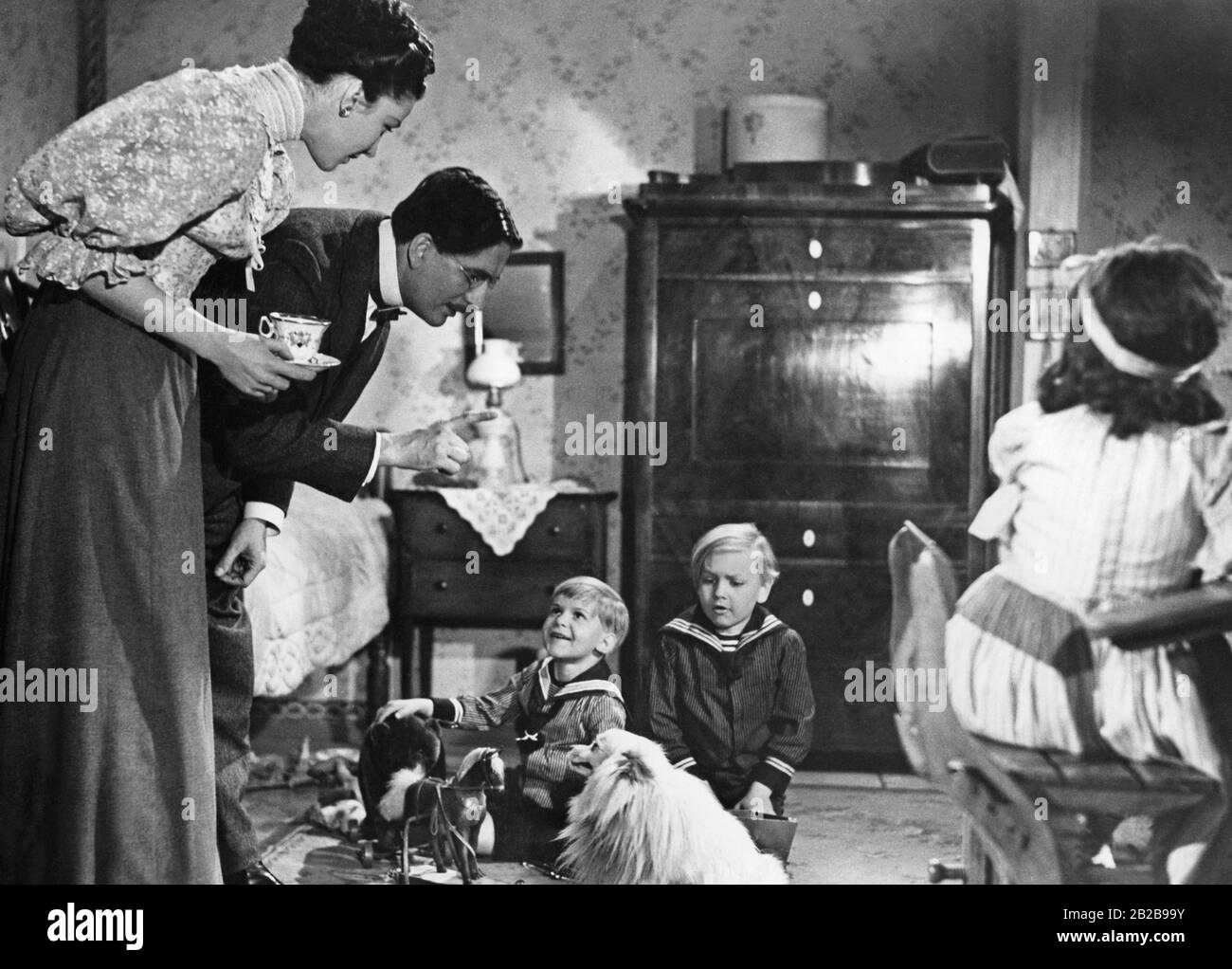 A family from the early 20th century, the two sons wear the sailor ...