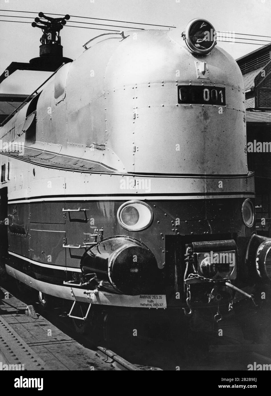 Streamlined tank locomotive (001) by Henschel and Son in Kassel ...