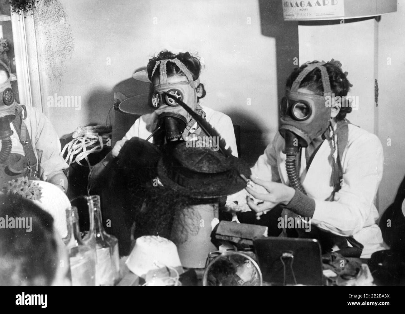 French army gas mask hi-res stock photography and images - Alamy