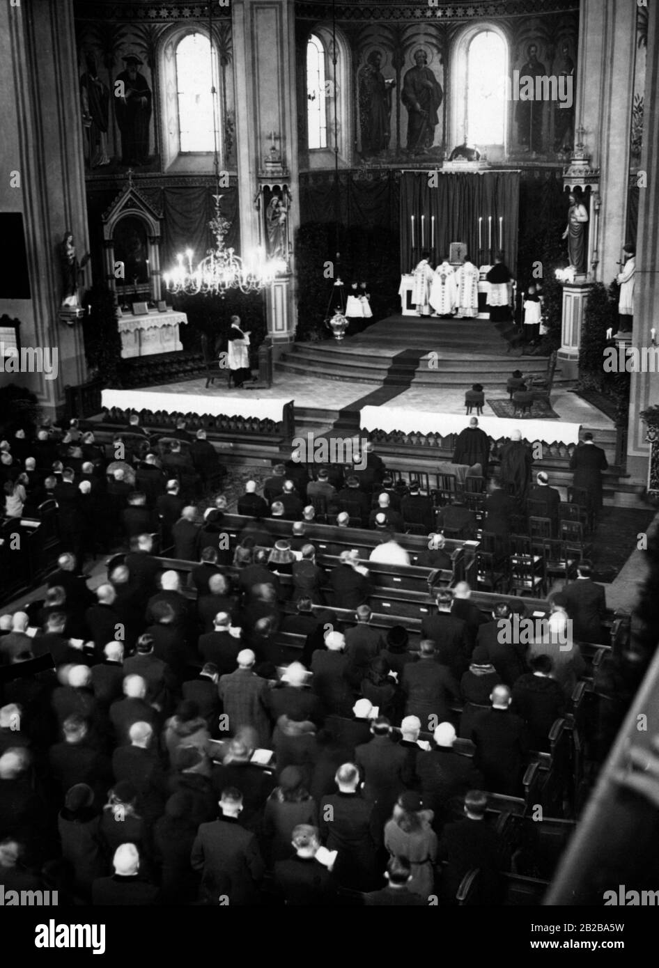 Historical catholic mass hi-res stock photography and images - Alamy