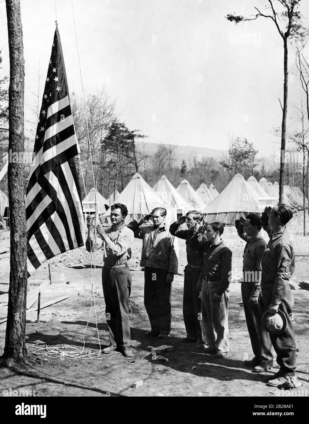 Soldiers american flag Black and White Stock Photos & Images - Alamy